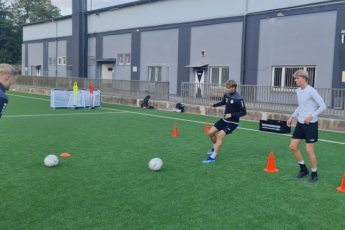 Rondo Soccer Drills - Soccer-Coaches